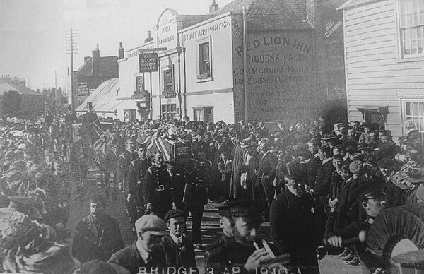 Learn About The History Of The Red Lion Inn, Bridge